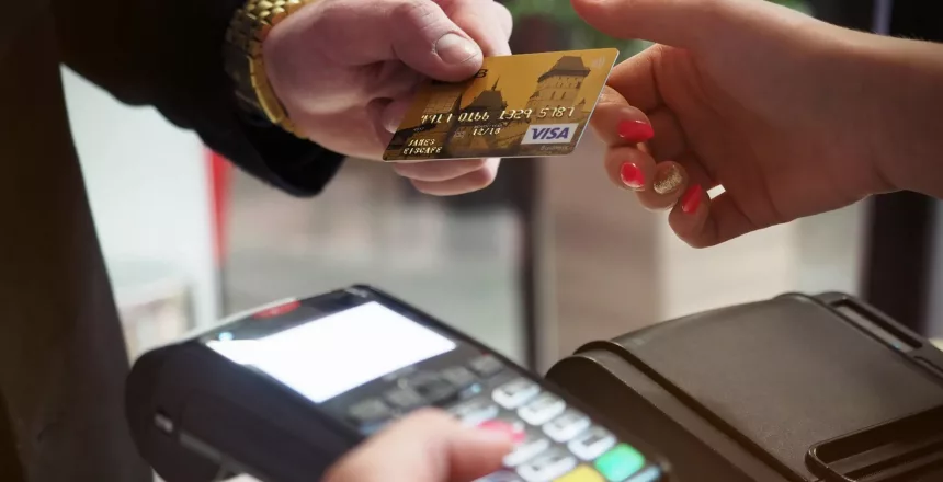 Cash vs Card Payments: Key Insights for Small Business Owners - CreatePay